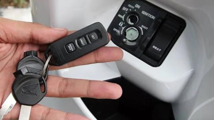 Mengatasi Kunci Motor Macet Akibat Air Hujan - ruanglab.id